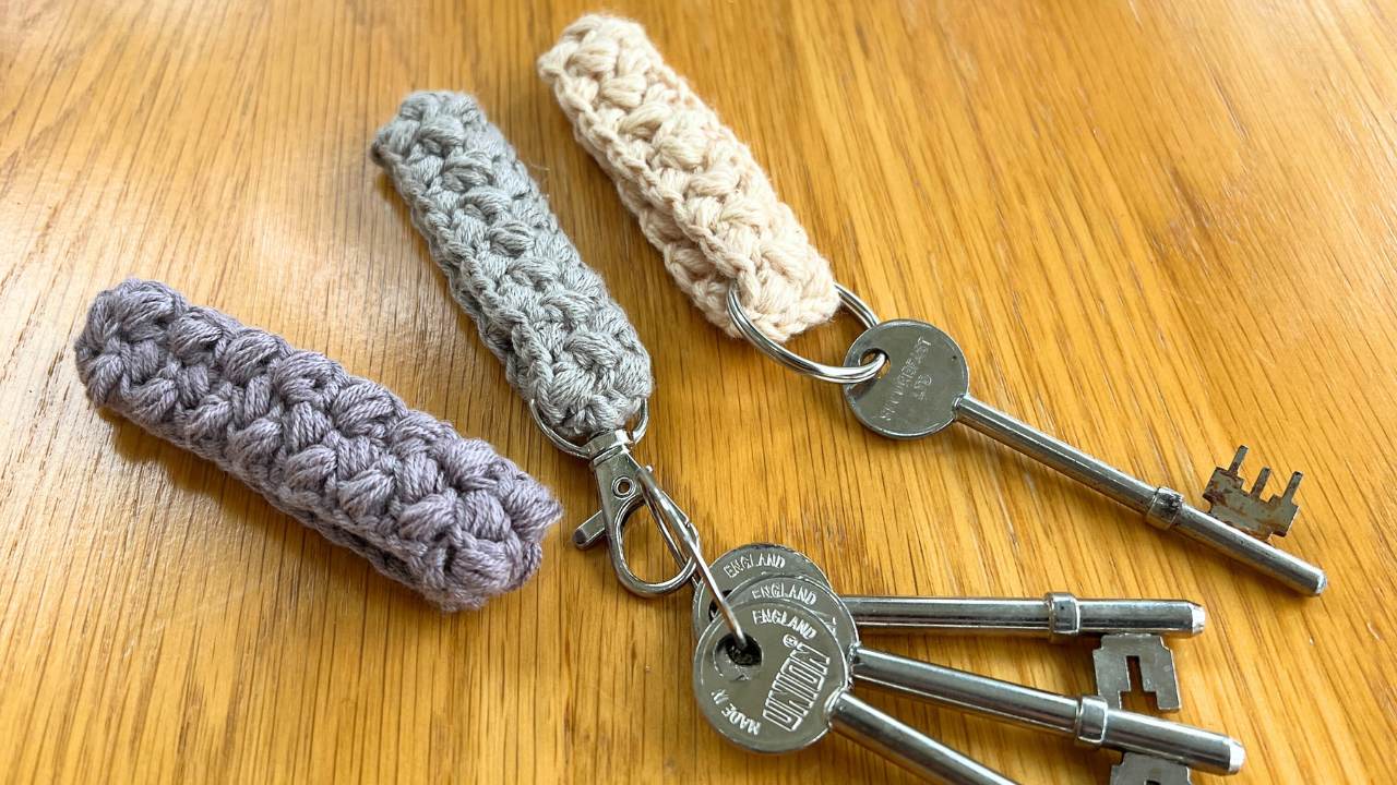 Bean Stitch Crochet Keychain - Free Pattern
